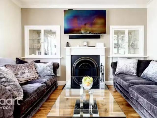 3 bedroom end of terrace house for sale in Coldharbour Road, C.