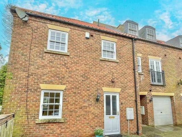3 Bedroom End Of Terrace House For Sale In Caistor, Lincolnshire