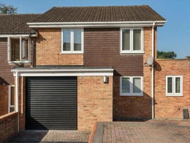 3 Bedroom End Of Terrace House For Sale In Camberley