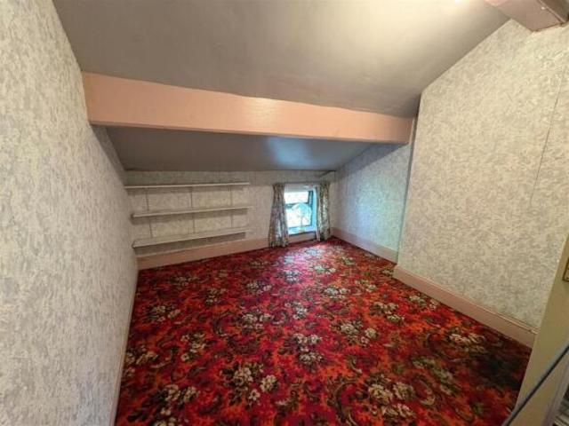 3 bedroom end of terrace house for sale in Cambridge Street, Queensbury, Bradford, BD13