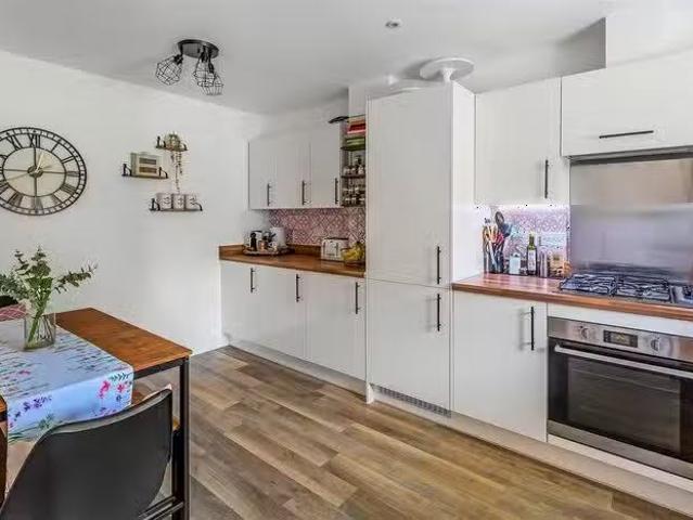 3 Bedroom End Of Terrace House For Sale In Canville Rise, West.