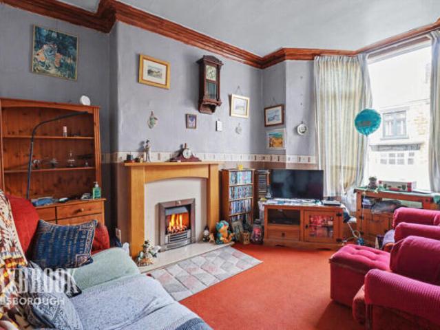3 bedroom end of terrace house for sale in Carlton Road, Sheffield, S6