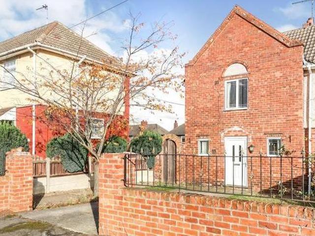 3 bedroom end of terrace house for sale in Central Avenue Dinnington Sheffield S25