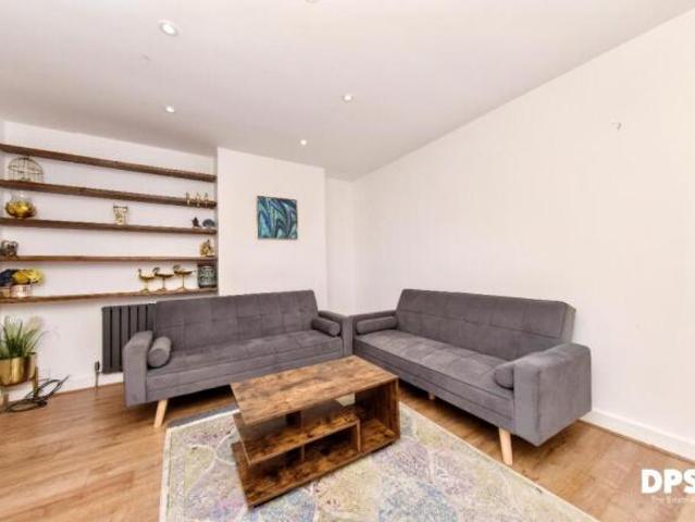 3 bedroom end of terrace house for sale in Church Avenue, Gildersome, Leeds, LS27