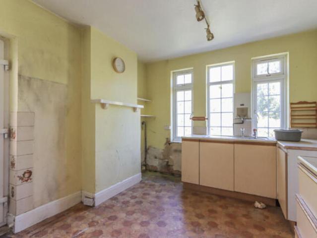 3 bedroom end of terrace house for sale in Church Road, Watford, WD17