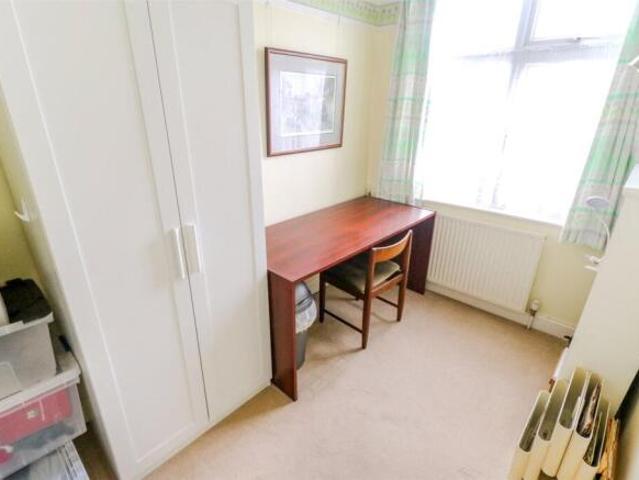 3 bedroom end of terrace house for sale in Chase Side Avenue, Enfield, Middlesex, EN2