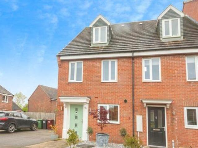3 Bedroom End Of Terrace House For Sale In Chesterfield, Derbyshire