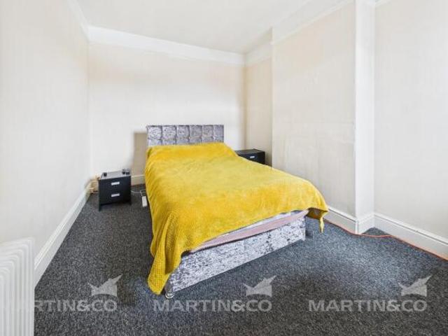 3 bedroom end of terrace house for sale in Chequer Road, Doncaster, DN1