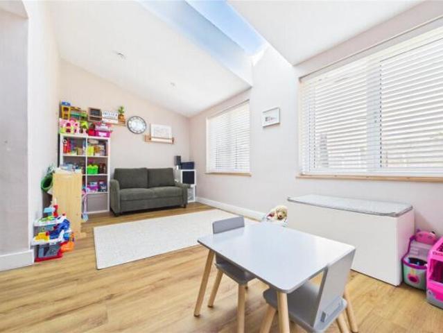 3 bedroom end of terrace house for sale in Chiltern View, Purley on Thames, Reading, Berkshire, RG8