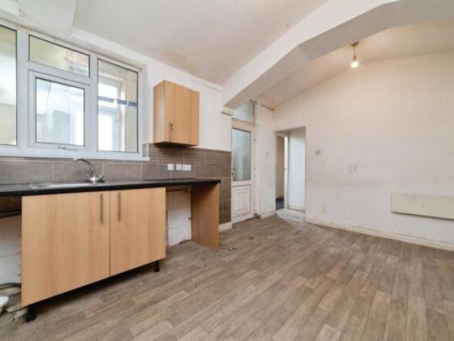 3 bedroom end of terrace house for sale in Cholmley Street, Hull, HU3