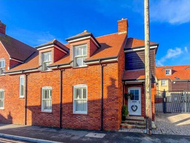 3 Bedroom End Of Terrace House For Sale In Christchurch, Dorset