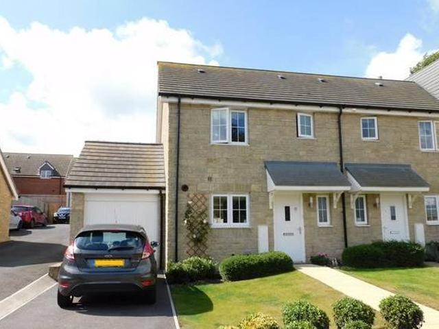 3 bedroom end of terrace house for sale in Cloakham Drive Axminster EX13