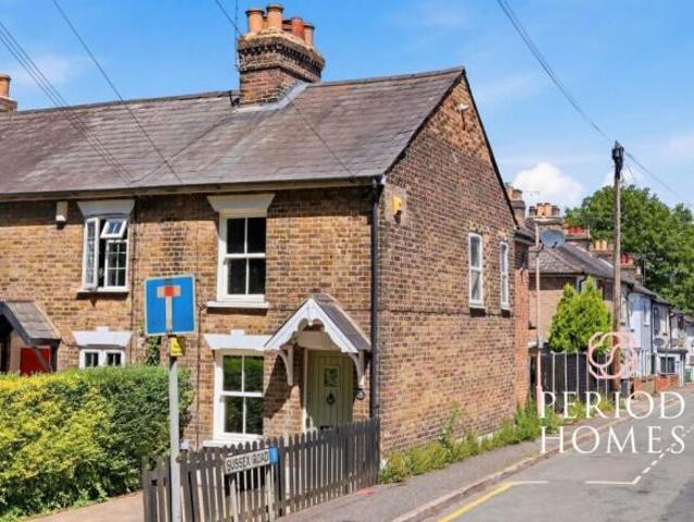 3 bedroom end of terrace house for sale in Crescent Road, Warley, CM14