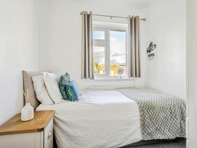 3 bedroom end of terrace house for sale in Cromwell Road, Brentwood, CM14