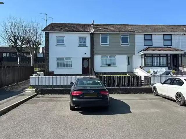 3 Bedroom End Of Terrace House For Sale In A Ashgrove Park, Ma.