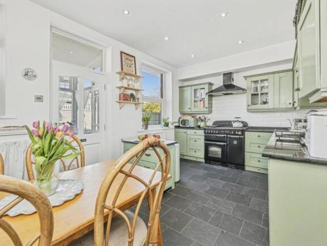 3 bedroom end of terrace house for sale in Amblerthorne, Birkenshaw, BRADFORD, BD11