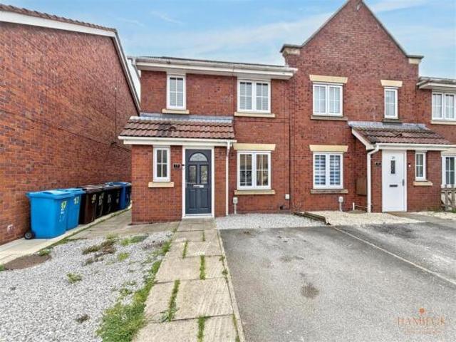 3 bedroom end of terrace house for sale in Acasta Way, Hull, HU9