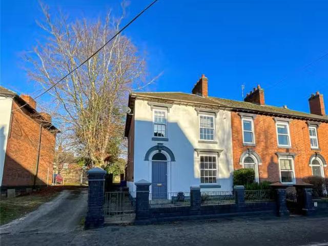 3 bedroom end of terrace house for sale in Albert Road, Tamwor.
