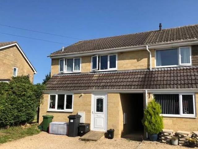 3 bedroom end of terrace house for sale in Aldsworth Close Fairford GL7