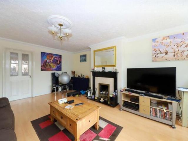3 bedroom end of terrace house for sale in Alpha Road, Hillingdon, UB10