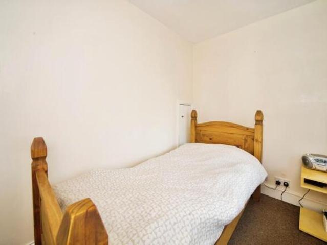 3 bedroom end of terrace house for sale in Avenue Road, London, N12