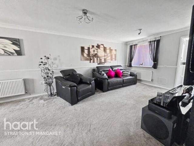 3 bedroom end of terrace house for sale in Bowman Close, Swindon, SN3