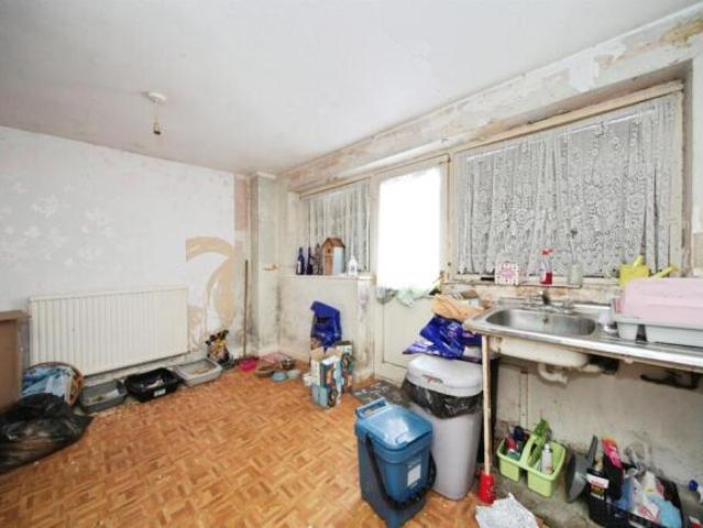 3 bedroom end of terrace house for sale in Boxted Close, Luton, LU4