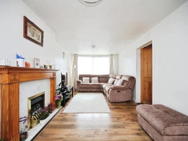 3 bedroom end of terrace house for sale in Bodmin Road, Luton, LU4