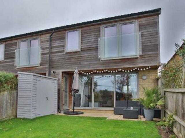 3 Bedroom End Of Terrace House For Sale In Bath Road, Farmborough