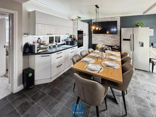 3 bedroom end of terrace house for sale in Batsford Road, Coundon, Coventry, CV6