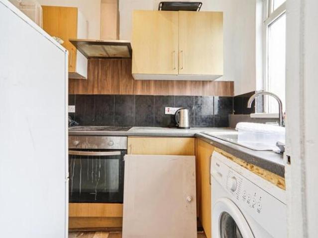 3 bedroom end of terrace house for sale in Bayswater Grove, LEEDS, LS8