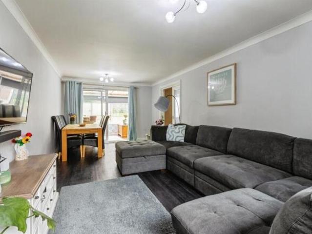 3 bedroom end of terrace house for sale in Baildon Chase, Leeds, LS14