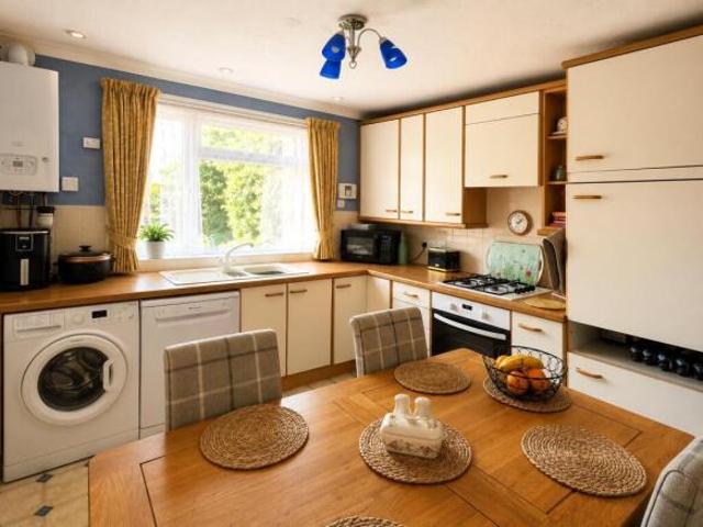 3 bedroom end of terrace house for sale in Barnwood Road, Guildford, Surrey, GU2