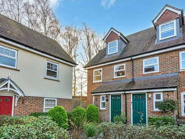 3 bedroom end of terrace house for sale in Barrowfields Close West End Southampton Hampshire SO3