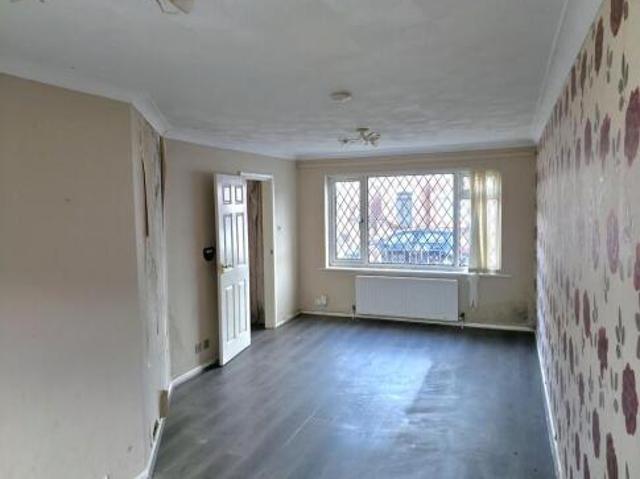 3 bedroom end of terrace house for sale in Bedford Avenue, SO19