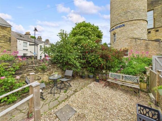 3 bedroom end of terrace house for sale in Beech Hill Road, Sheffield, S10