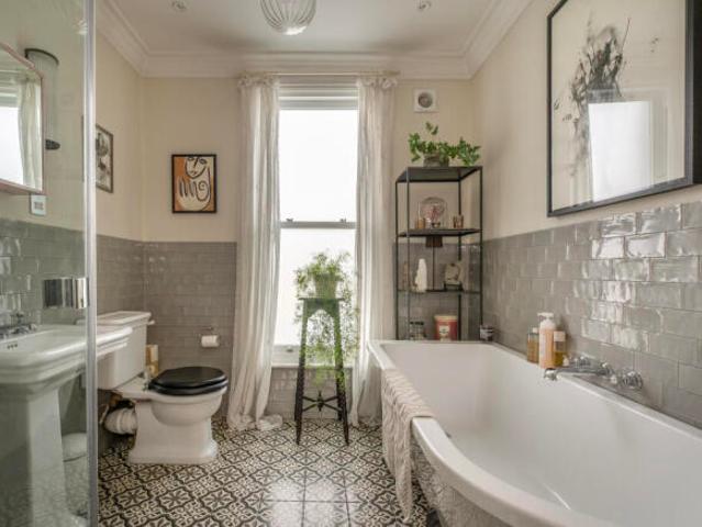 3 bedroom end of terrace house for sale in Beechcroft Road, LONDON, SW14