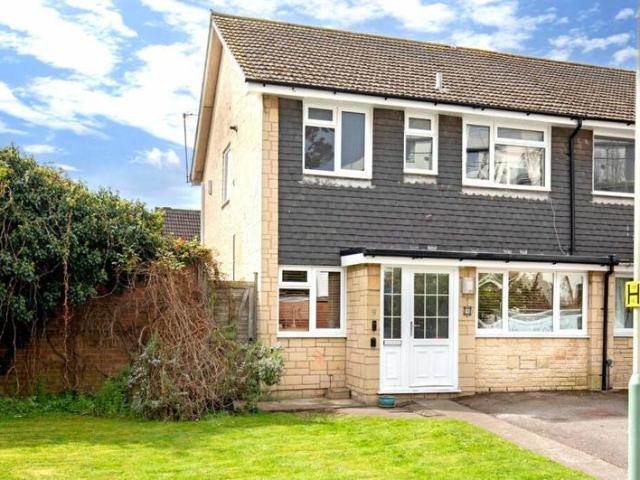 3 bedroom end of terrace house for sale in Belworth Drive, Che.