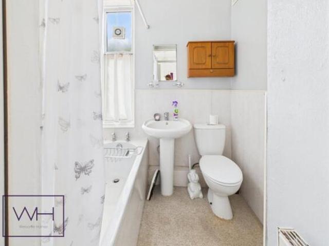 3 bedroom end of terrace house for sale in Bentley Road, Bentley, Doncaster, DN5