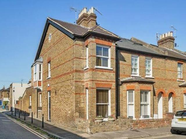 3 Bedroom End Of Terrace House For Sale In Berkshire