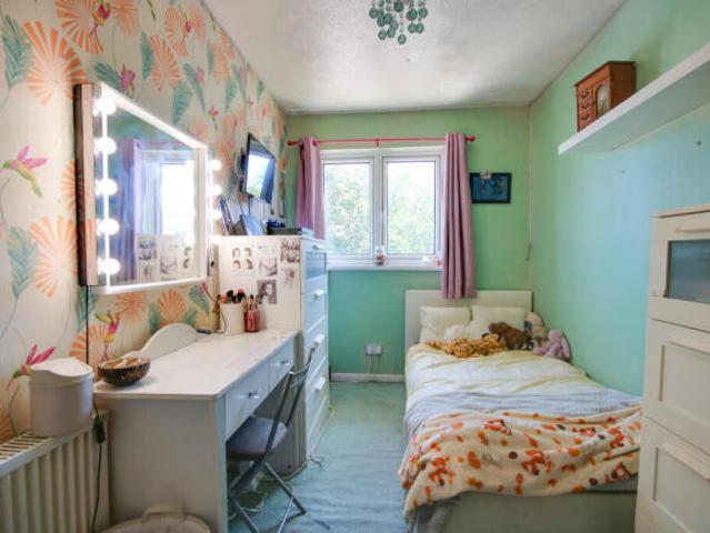3 bedroom end of terrace house for sale in Bitterne Manor! Parking For Multiple Cars! Modern Bathroom, SO18