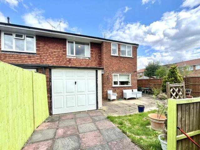 3 Bedroom End Of Terrace House For Sale In Blackwater