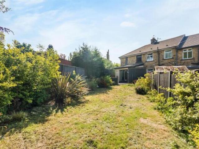 3 bedroom end of terrace house for sale in Bradford Road, Idle, Bradford, BD10