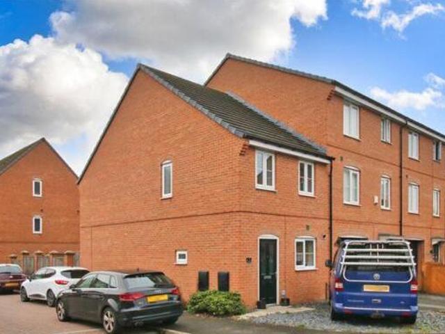 3 Bedroom End Of Terrace House For Sale In Bradford, West Yorkshire
