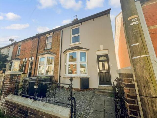 3 bedroom end of terrace house for sale in Bramley Road, Snodland, Kent, ME6
