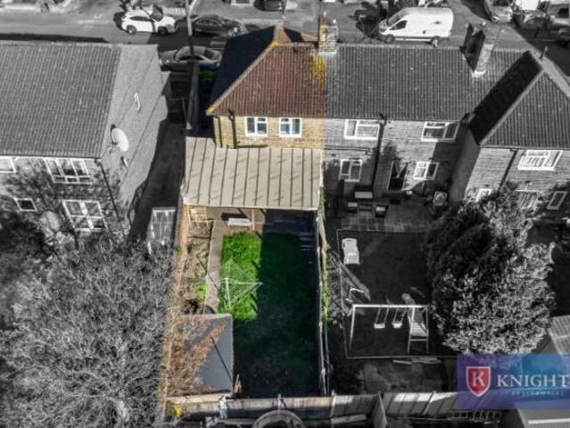 3 bedroom end of terrace house for sale in Brettenham Road, London, N18
