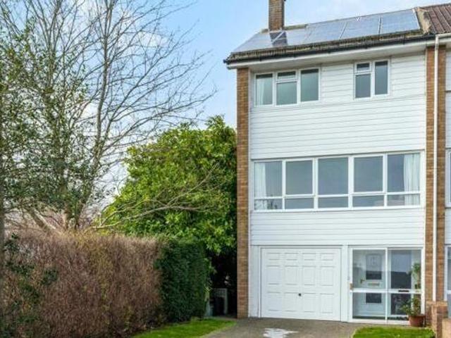 3 Bedroom End Of Terrace House For Sale In Bromley