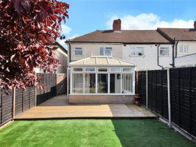 3 bedroom end of terrace house for sale in Buckland Way, Worcester Park, KT4