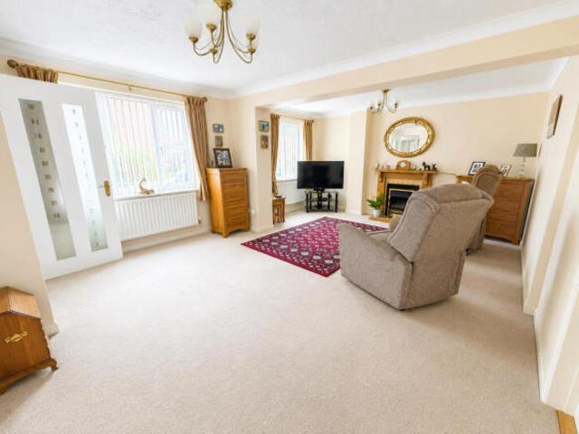 3 bedroom end of terrace house for sale in Bullfinch Close, Swindon, SN3 5, SN3