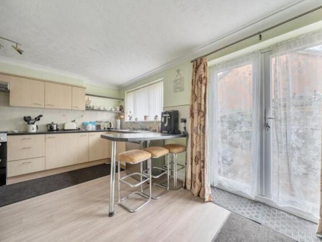 3 bedroom end of terrace house for sale in Bullfinch Close, Swindon, SN3